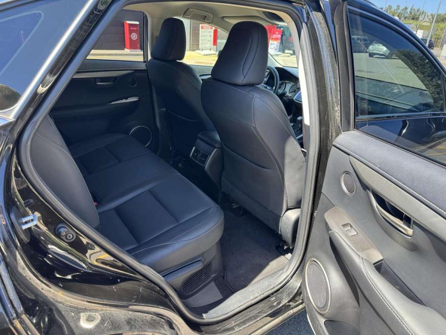 Melns Lexus NX 300h 2015 Viļņa, ar dzinēja tilpumu 2.49 L un nobraukumu 220 tūkst. km par 17700 €, foto 7 vietnē AUTOMOTO.COM.LV