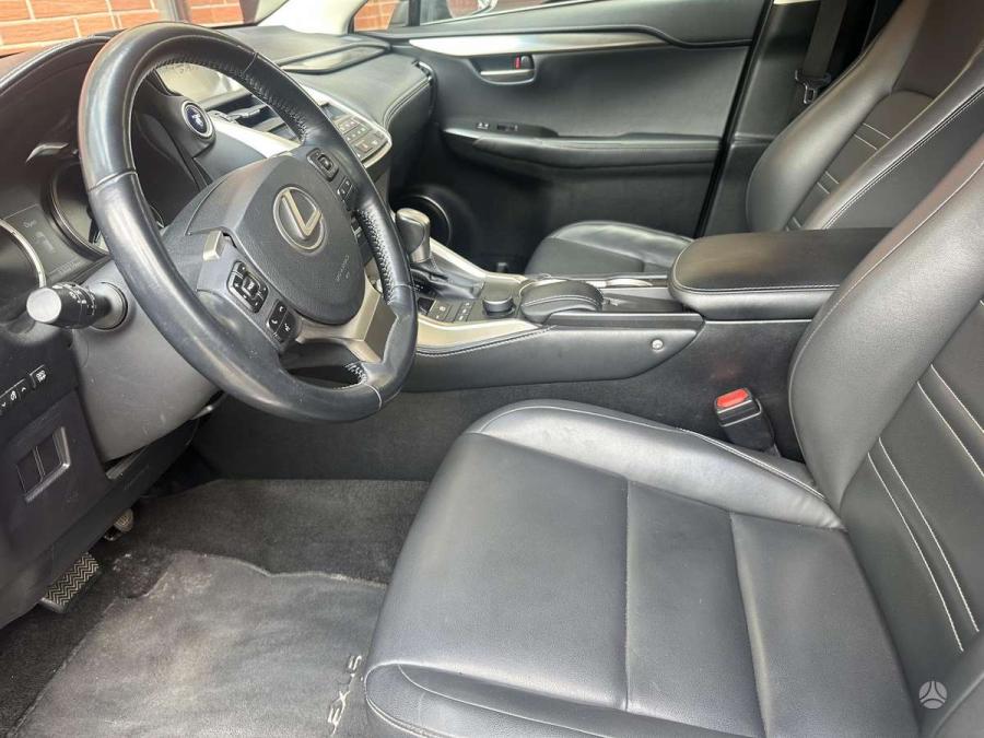 Melns Lexus NX 300h 2015 Kauņa, ar dzinēja tilpumu 2.49 L un nobraukumu 133 tūkst. km par 18900 €, foto 10 vietnē AUTOMOTO.COM.LV