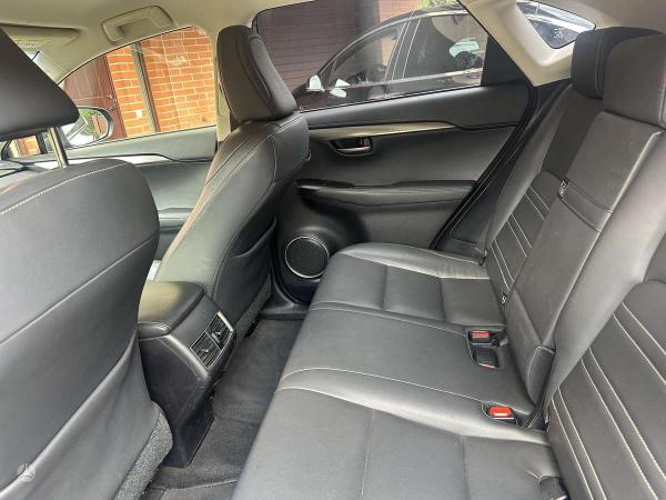 Melns Lexus NX 300h 2015 Kauņa, ar dzinēja tilpumu 2.49 L un nobraukumu 133 tūkst. km par 18900 €, foto 10 vietnē AUTOMOTO.COM.LV