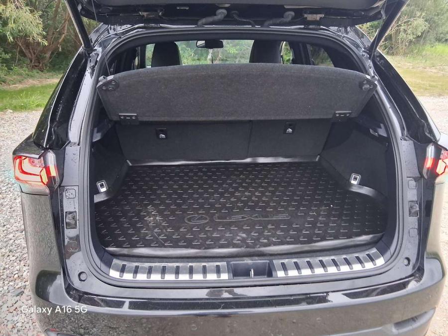 Black Lexus NX 300h 2015 in Palanga, with an engine capacity of 2.49 L and mileage of 187 thousand km for 18650 €, photo 30 on AUTOMOTO.COM.LV