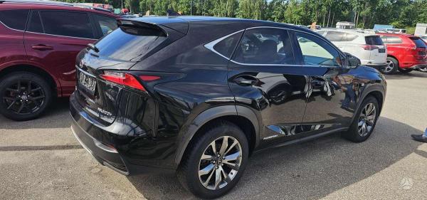 Melns Lexus NX 300h 2015 Kauņa, ar dzinēja tilpumu 2.49 L un nobraukumu 252 tūkst. km par 18950 €, foto 3 vietnē AUTOMOTO.COM.LV