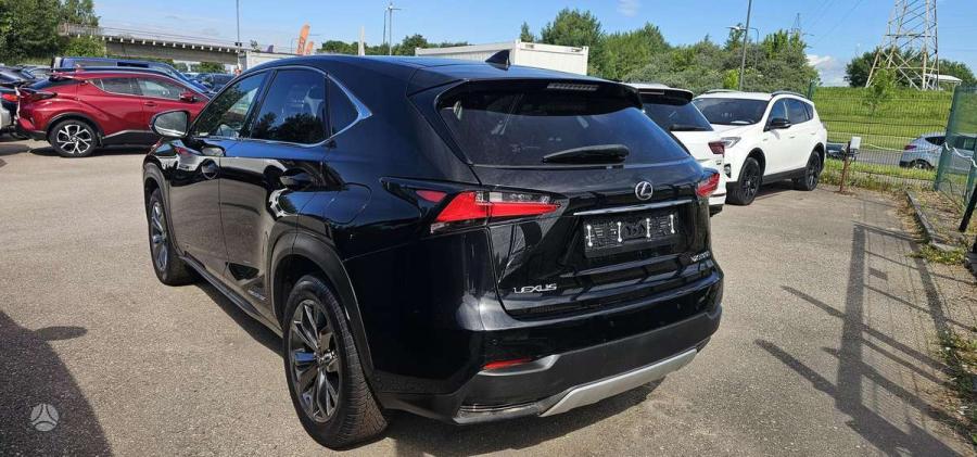 Melns Lexus NX 300h 2015 Kauņa, ar dzinēja tilpumu 2.49 L un nobraukumu 252 tūkst. km par 18950 €, foto 5 vietnē AUTOMOTO.COM.LV