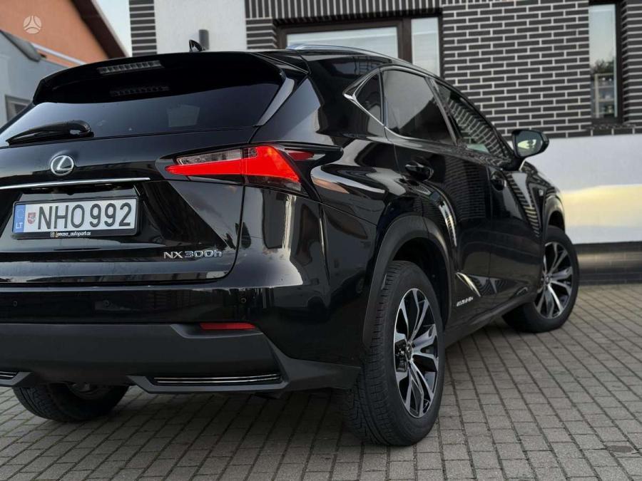 Черный Лексус NX 300h 2015 в Клайпеда, объемом двигателя 2.49 л и пробегом 200 тыс. км за 18800 €, фото 10 на AUTOMOTO.COM.LV