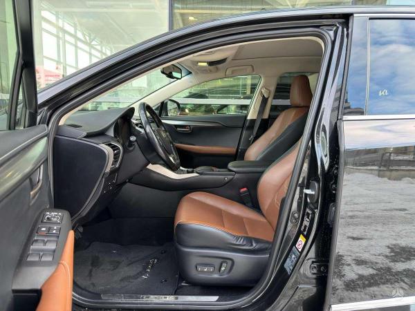 Black Lexus NX 300h 2016 in Vilnius, with an engine capacity of 0.00 L and mileage of 180 thousand km for 20500 €, photo 7 on AUTOMOTO.COM.LV
