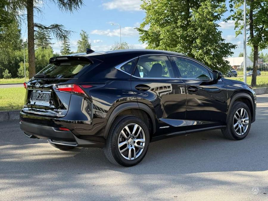 Black Lexus NX 300h 2016 in Panevezys, with an engine capacity of 2.49 L and mileage of 140 thousand km for 17200 €, photo 28 on AUTOMOTO.COM.LV
