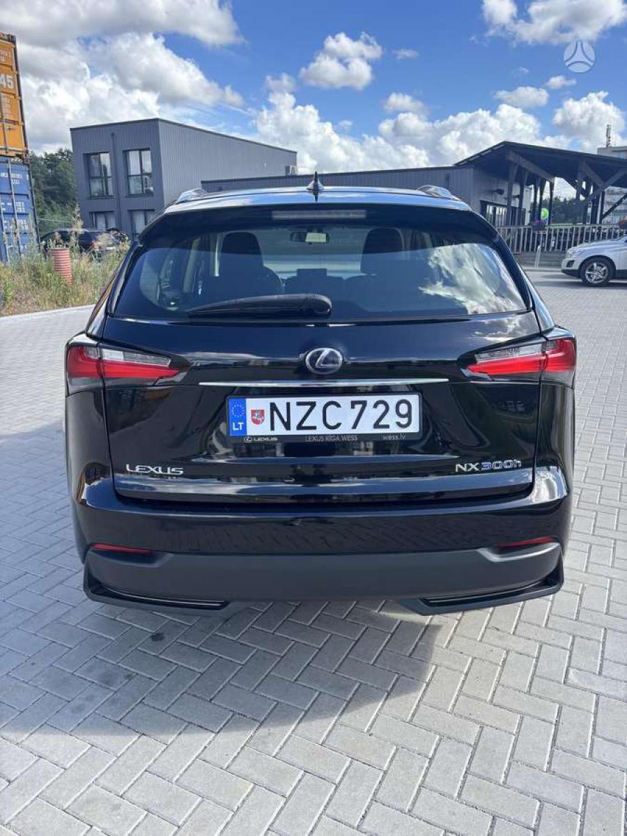 Black Lexus NX 300h 2016 in Vilnius, with an engine capacity of 2.49 L and mileage of 288 thousand km for 15300 €, photo 6 on AUTOMOTO.COM.LV