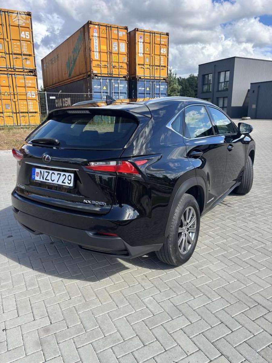 Black Lexus NX 300h 2016 in Vilnius, with an engine capacity of 2.49 L and mileage of 288 thousand km for 15300 €, photo 7 on AUTOMOTO.COM.LV