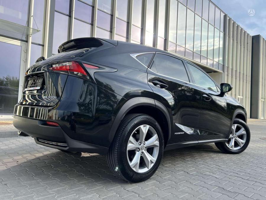 Melns Lexus NX 300h 2016 Viļņa, ar dzinēja tilpumu 2.49 L un nobraukumu 200 tūkst. km par 21600 €, foto 1 vietnē AUTOMOTO.COM.LV