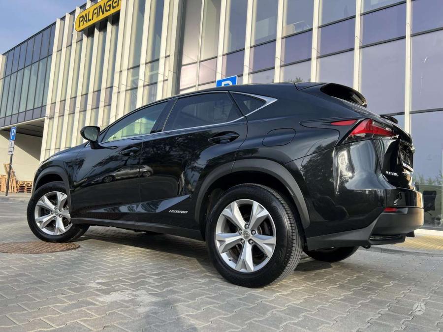 Melns Lexus NX 300h 2016 Viļņa, ar dzinēja tilpumu 2.49 L un nobraukumu 200 tūkst. km par 21600 €, foto 3 vietnē AUTOMOTO.COM.LV