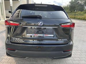 Melns Lexus NX 300h 2016 Viļņa, ar dzinēja tilpumu 2.49 L un nobraukumu 200 tūkst. km par 21600 €, foto 18 vietnē AUTOMOTO.COM.LV