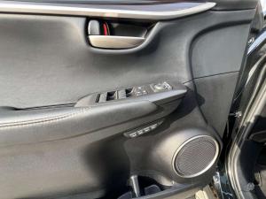 Melns Lexus NX 300h 2016 Viļņa, ar dzinēja tilpumu 2.49 L un nobraukumu 200 tūkst. km par 21600 €, foto 29 vietnē AUTOMOTO.COM.LV