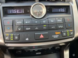 Melns Lexus NX 300h 2016 Viļņa, ar dzinēja tilpumu 2.49 L un nobraukumu 200 tūkst. km par 21600 €, foto 32 vietnē AUTOMOTO.COM.LV