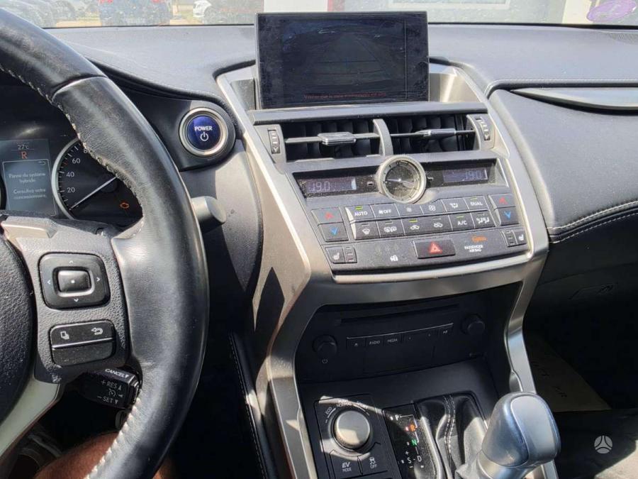 Melns Lexus NX 300h 2016 Viļņa, ar dzinēja tilpumu 2.49 L un nobraukumu 131 tūkst. km par 13800 €, foto 16 vietnē AUTOMOTO.COM.LV