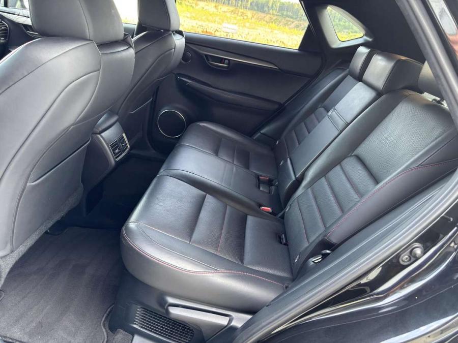 Melns Lexus NX 300h 2016 Viļņa, ar dzinēja tilpumu 2.49 L un nobraukumu 196 tūkst. km par 22700 €, foto 17 vietnē AUTOMOTO.COM.LV