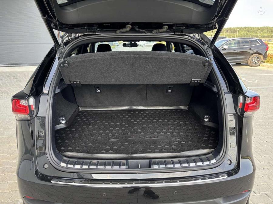 Melns Lexus NX 300h 2016 Viļņa, ar dzinēja tilpumu 2.49 L un nobraukumu 196 tūkst. km par 22700 €, foto 20 vietnē AUTOMOTO.COM.LV