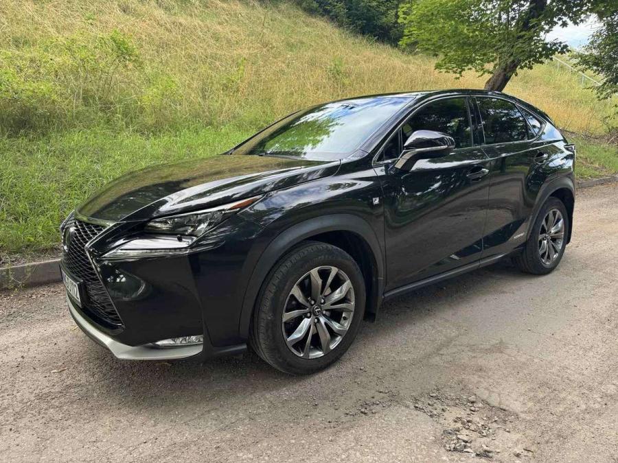 Melns Lexus NX 300h 2016 Viļņa, ar dzinēja tilpumu 2.50 L un nobraukumu 171 tūkst. km par 21700 €, foto 3 vietnē AUTOMOTO.COM.LV