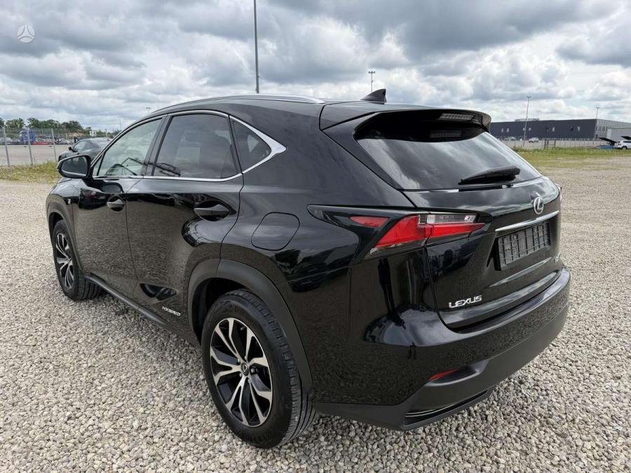 Black Lexus NX 300h 2016 in Vilnius, with an engine capacity of 2.49 L and mileage of 200 thousand km for 18900 €, photo 5 on AUTOMOTO.COM.LV