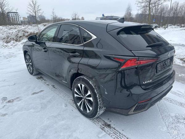 Black Lexus NX 300h 2017 in Vilnius, with an engine capacity of 2.50 L and mileage of 191 thousand km for 17750 €, photo 4 on AUTOMOTO.COM.LV