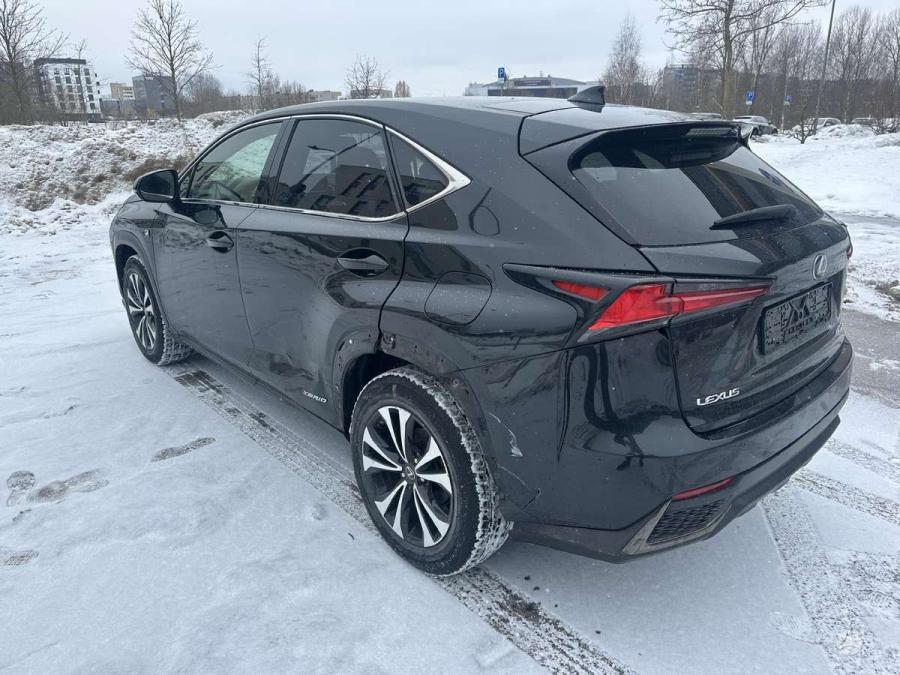 Melns Lexus NX 300h 2017 Viļņa, ar dzinēja tilpumu 2.50 L un nobraukumu 191 tūkst. km par 17750 €, foto 4 vietnē AUTOMOTO.COM.LV