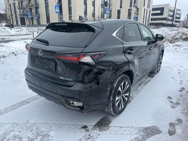 Black Lexus NX 300h 2017 in Vilnius, with an engine capacity of 2.50 L and mileage of 191 thousand km for 17750 €, photo 6 on AUTOMOTO.COM.LV