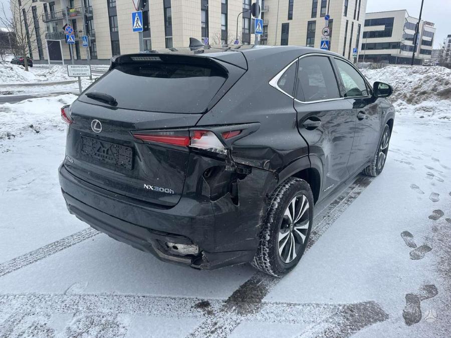 Melns Lexus NX 300h 2017 Viļņa, ar dzinēja tilpumu 2.50 L un nobraukumu 191 tūkst. km par 17750 €, foto 6 vietnē AUTOMOTO.COM.LV
