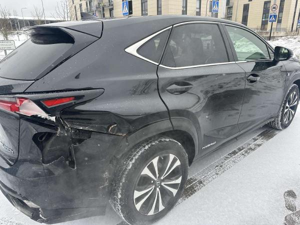 Melns Lexus NX 300h 2017 Viļņa, ar dzinēja tilpumu 2.50 L un nobraukumu 191 tūkst. km par 17750 €, foto 11 vietnē AUTOMOTO.COM.LV