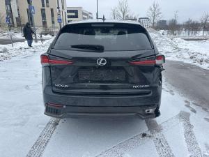 Melns Lexus NX 300h 2017 Viļņa, ar dzinēja tilpumu 2.50 L un nobraukumu 191 tūkst. km par 17750 €, foto 12 vietnē AUTOMOTO.COM.LV