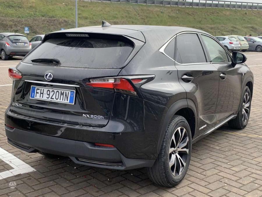 Melns Lexus NX 300h 2017 Viļņa, ar dzinēja tilpumu 2.49 L un nobraukumu 111 tūkst. km par 23555 €, foto 4 vietnē AUTOMOTO.COM.LV