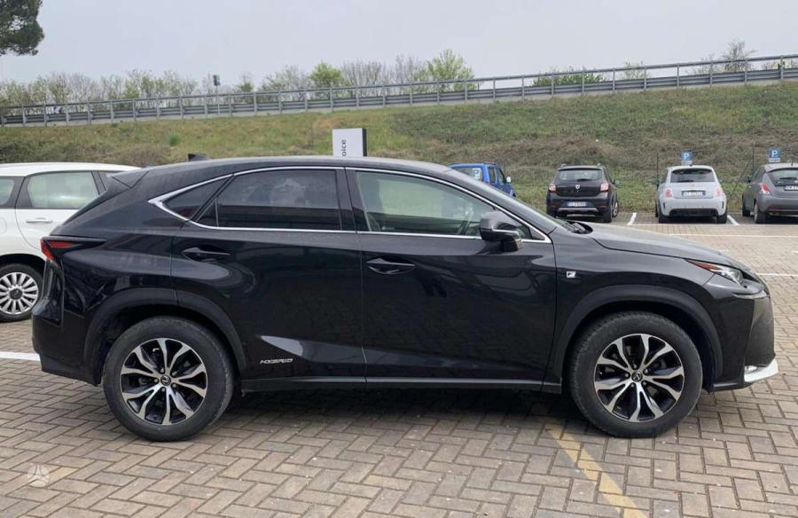 Melns Lexus NX 300h 2017 Viļņa, ar dzinēja tilpumu 2.49 L un nobraukumu 111 tūkst. km par 23555 €, foto 6 vietnē AUTOMOTO.COM.LV