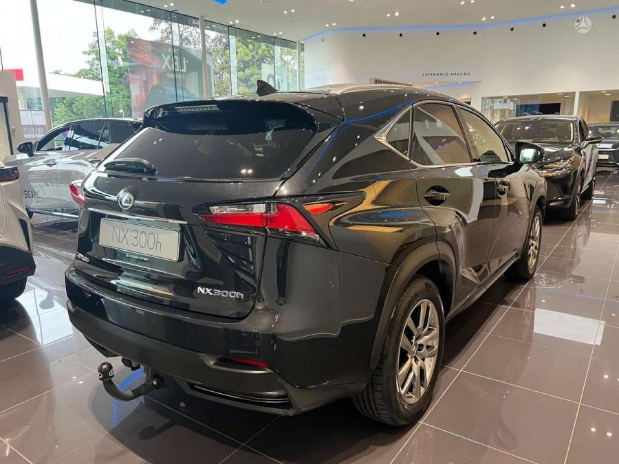 Melns Lexus NX 300h 2017 Šauļi, ar dzinēja tilpumu 2.49 L un nobraukumu 91 tūkst. km par 22900 €, foto 3 vietnē AUTOMOTO.COM.LV