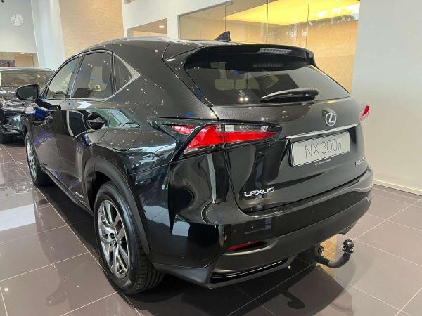 Black Lexus NX 300h 2017 in Siauliai, with an engine capacity of 2.49 L and mileage of 91 thousand km for 22900 €, photo 4 on AUTOMOTO.COM.LV