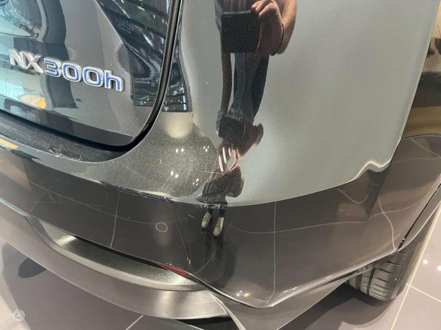 Melns Lexus NX 300h 2017 Šauļi, ar dzinēja tilpumu 2.49 L un nobraukumu 91 tūkst. km par 22900 €, foto 6 vietnē AUTOMOTO.COM.LV