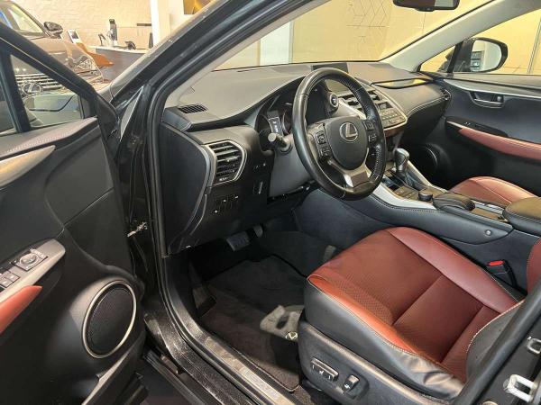 Black Lexus NX 300h 2017 in Siauliai, with an engine capacity of 2.49 L and mileage of 91 thousand km for 22900 €, photo 7 on AUTOMOTO.COM.LV