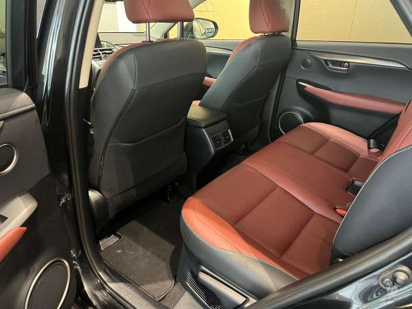 Black Lexus NX 300h 2017 in Siauliai, with an engine capacity of 2.49 L and mileage of 91 thousand km for 22900 €, photo 8 on AUTOMOTO.COM.LV