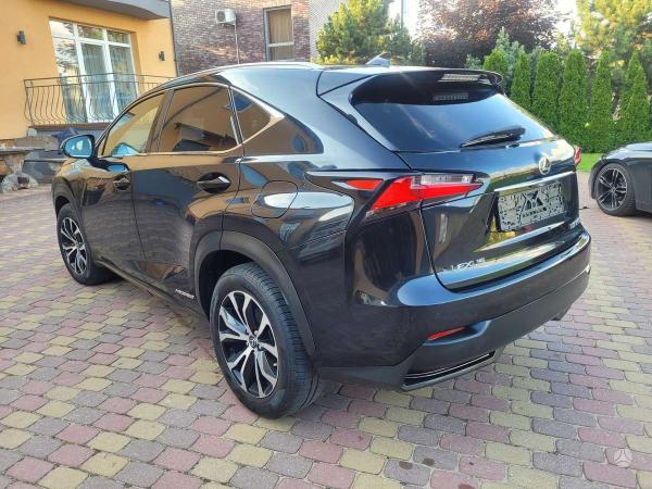 Black Lexus NX 300h 2017 in Vilnius, with an engine capacity of 2.49 L and mileage of 207 thousand km for 18999 €, photo 6 on AUTOMOTO.COM.LV