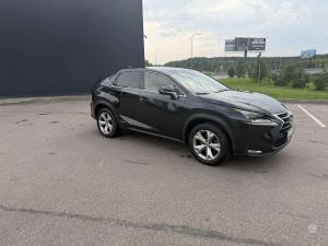 Black Lexus NX 300h 2017 in Vilnius, with an engine capacity of 2.49 L and mileage of 121 thousand km for 26000 €, photo 4 on AUTOMOTO.COM.LV