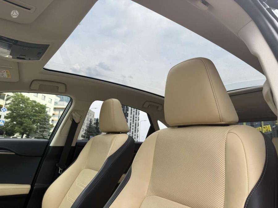 Black Lexus NX 300h 2017 in Vilnius, with an engine capacity of 2.49 L and mileage of 121 thousand km for 26000 €, photo 10 on AUTOMOTO.COM.LV