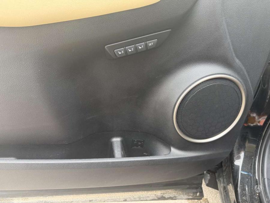 Black Lexus NX 300h 2017 in Vilnius, with an engine capacity of 2.49 L and mileage of 121 thousand km for 26000 €, photo 12 on AUTOMOTO.COM.LV