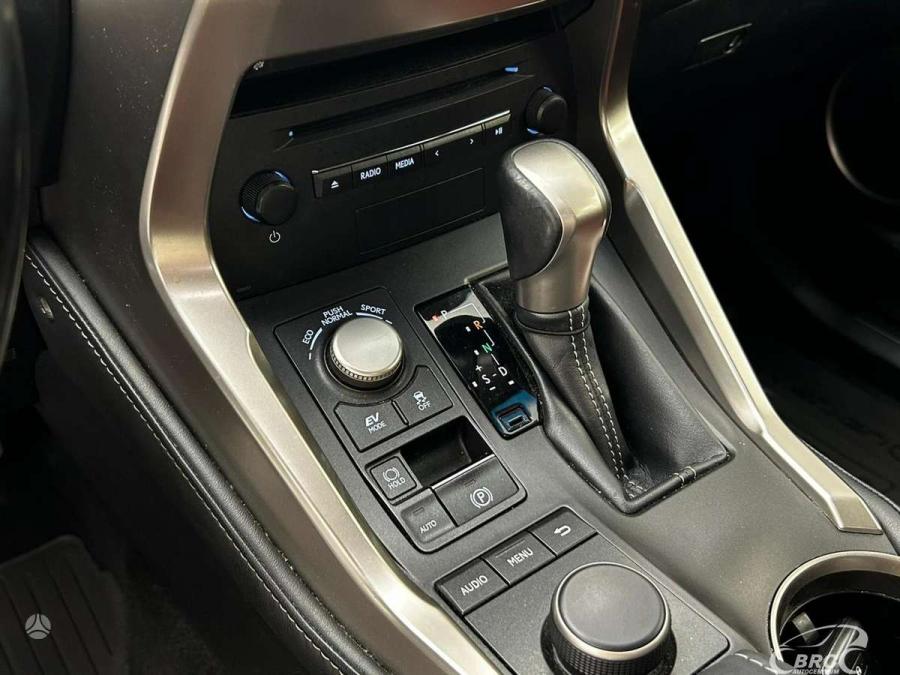 Черный Лексус NX 300h 2017 в Вильнюс, объемом двигателя 2.49 л и пробегом 91 тыс. км за 23500 €, фото 20 на AUTOMOTO.COM.LV