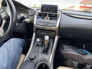 Черный Лексус NX 300h 2017 в Вильнюс, объемом двигателя 2.49 л и пробегом 64 тыс. км за 23500 €, фото 29 на AUTOMOTO.COM.LV
