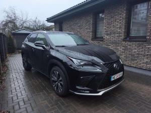 Black Lexus NX 300h 2018 in Vilnius, with an engine capacity of 2.50 L and mileage of 224 thousand km for 30555 €, photo 4 on AUTOMOTO.COM.LV