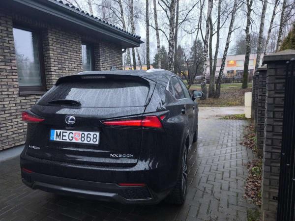 Melns Lexus NX 300h 2018 Viļņa, ar dzinēja tilpumu 2.50 L un nobraukumu 224 tūkst. km par 30555 €, foto 5 vietnē AUTOMOTO.COM.LV