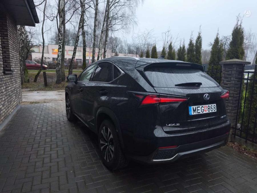 Black Lexus NX 300h 2018 in Vilnius, with an engine capacity of 2.50 L and mileage of 224 thousand km for 30555 €, photo 6 on AUTOMOTO.COM.LV