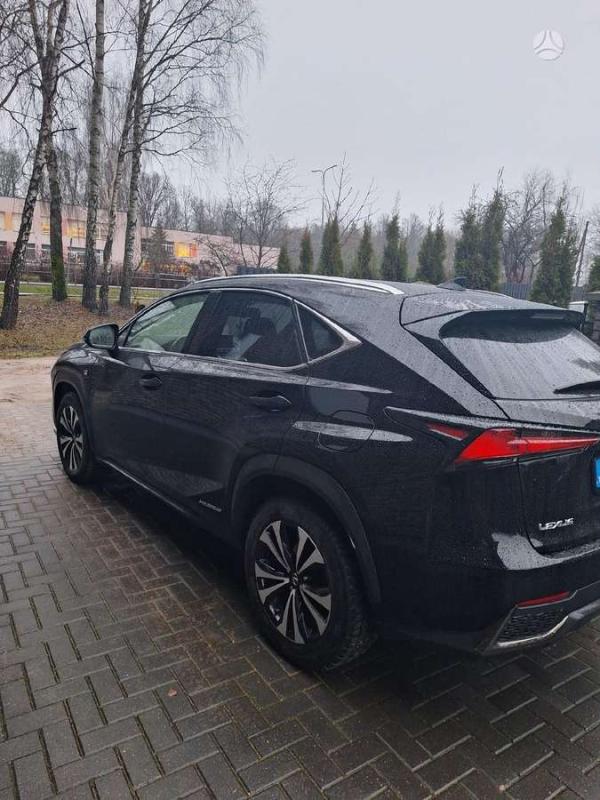Melns Lexus NX 300h 2018 Viļņa, ar dzinēja tilpumu 2.50 L un nobraukumu 224 tūkst. km par 30555 €, foto 9 vietnē AUTOMOTO.COM.LV