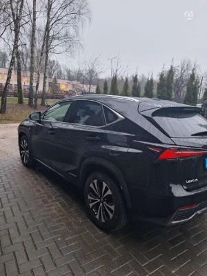 Black Lexus NX 300h 2018 in Vilnius, with an engine capacity of 2.50 L and mileage of 224 thousand km for 30555 €, photo 9 on AUTOMOTO.COM.LV