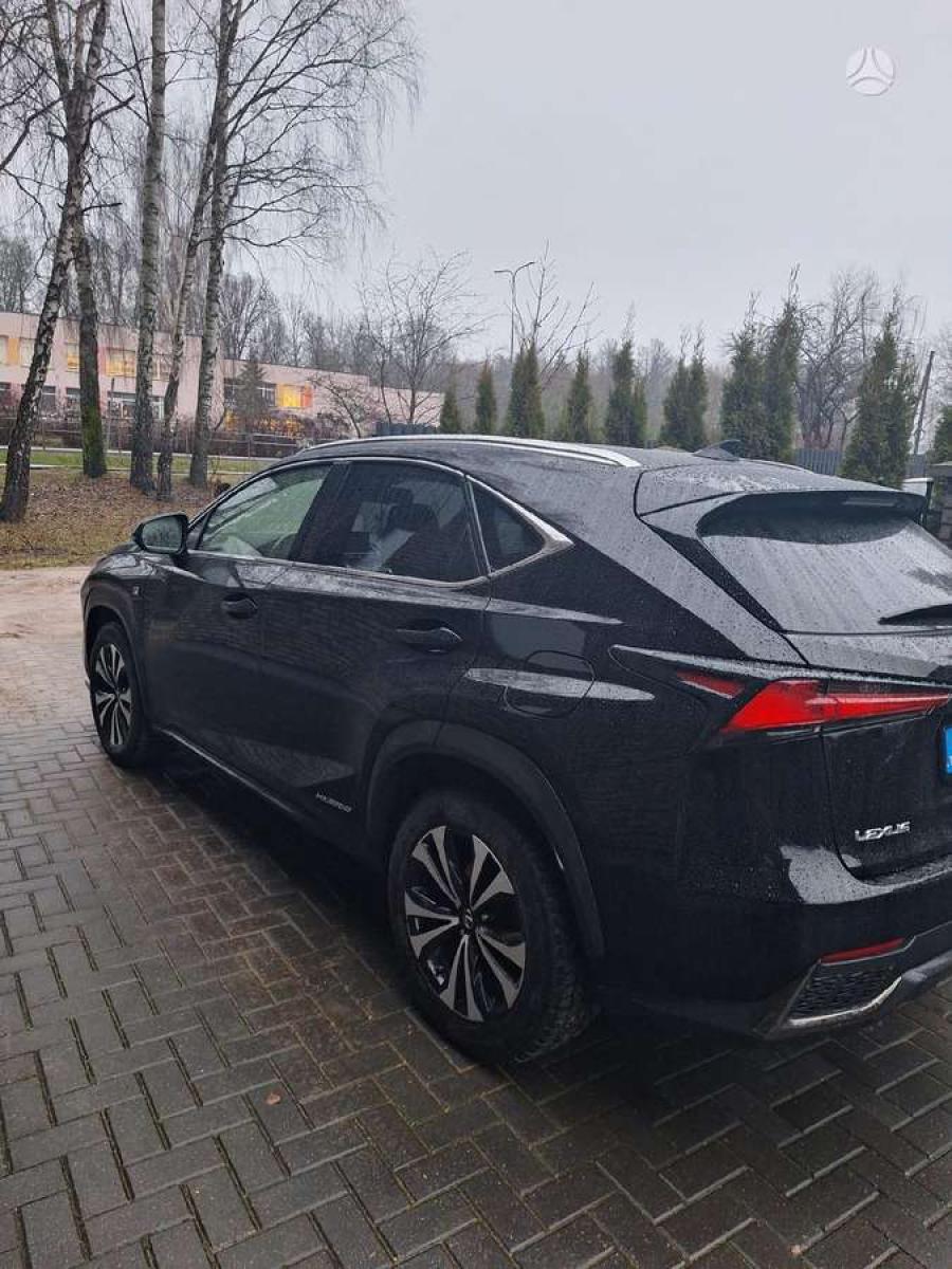 Black Lexus NX 300h 2018 in Vilnius, with an engine capacity of 2.50 L and mileage of 224 thousand km for 30555 €, photo 9 on AUTOMOTO.COM.LV