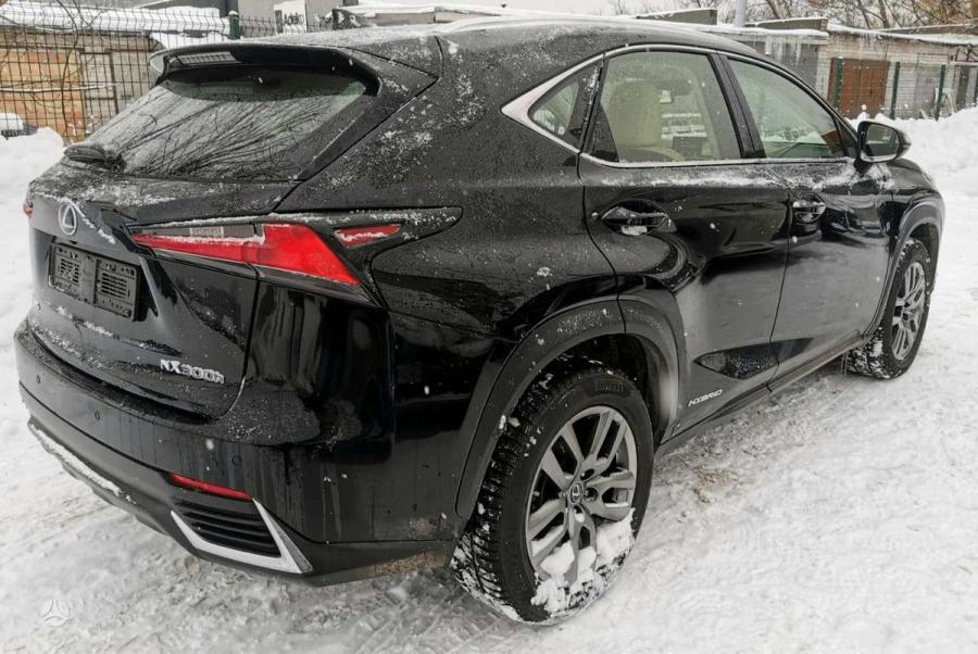 Black Lexus NX 300h 2018 in Vilnius, with an engine capacity of 2.50 L and mileage of 95 thousand km for 24200 €, photo 3 on AUTOMOTO.COM.LV
