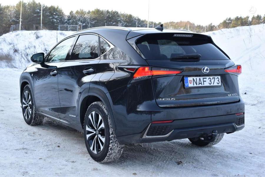 Black Lexus NX 300h 2018 in Vilnius, with an engine capacity of 2.49 L and mileage of 148 thousand km for 29999 €, photo 5 on AUTOMOTO.COM.LV