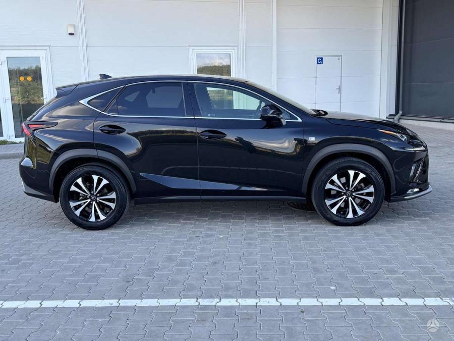 Черный Лексус NX 300h 2018 в Вильнюс, объемом двигателя 2.49 л и пробегом 107 тыс. км за 28800 €, фото 3 на AUTOMOTO.COM.LV