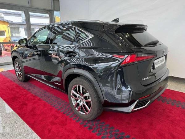 Melns Lexus NX 300h 2018 Šauļi, ar dzinēja tilpumu 2.49 L un nobraukumu 126 tūkst. km par 28900 €, foto 4 vietnē AUTOMOTO.COM.LV